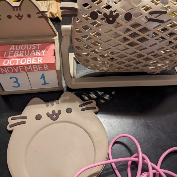 Pusheen | Office | Pusheen Box Exclusives Desk Calendar Fan Teacoffee ...